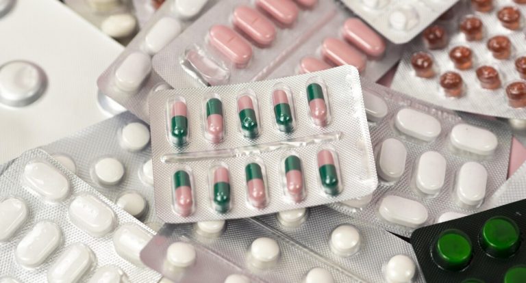 Especialista alerta para os perigos da automedicação – ACONTECE EM ...
